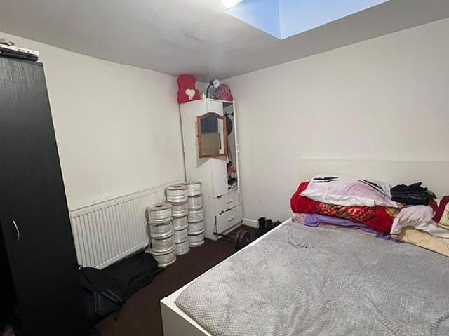 2 bedroom house in Ilford