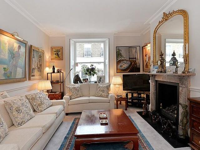 2 bedroom house in London