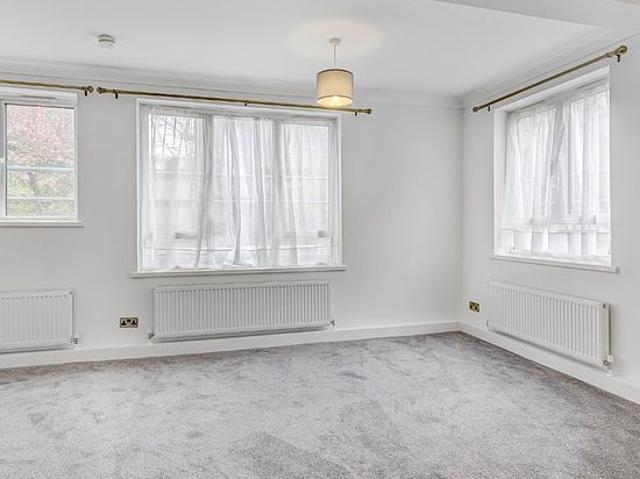 2 bedroom house in London