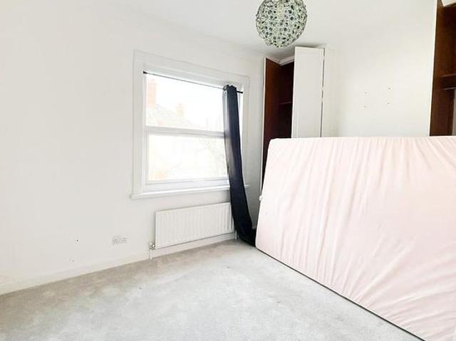 2 bedroom house in London