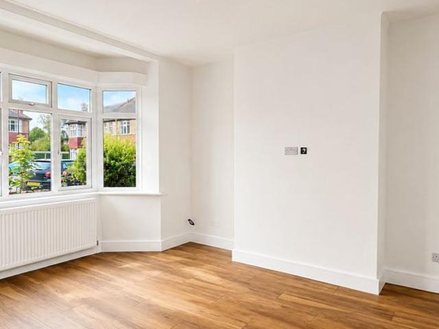 2 bedroom house in London