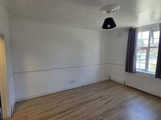 2 bedroom house in London