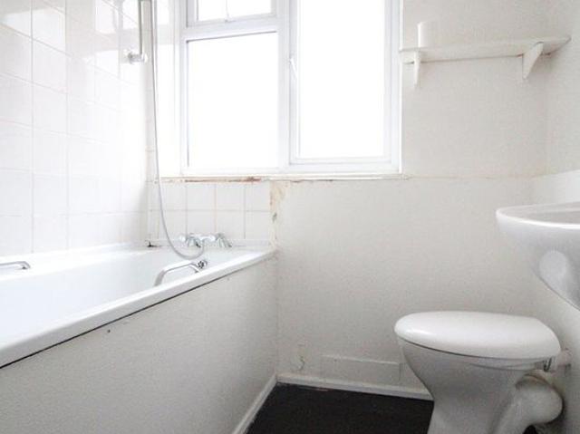 2 bedroom house in London