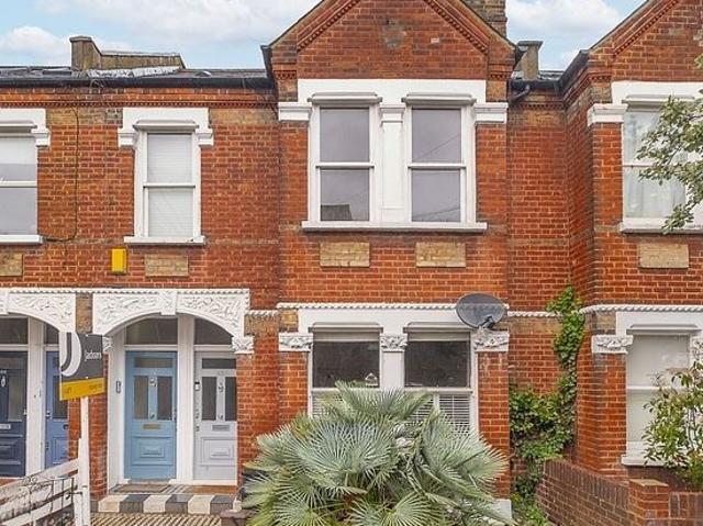 2 bedroom house in London