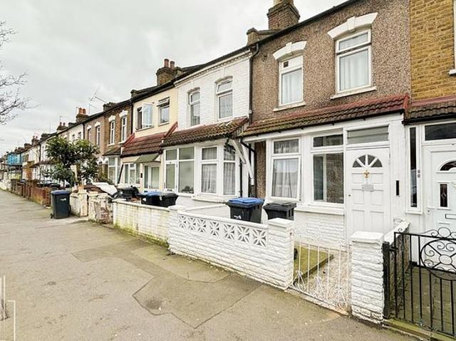 2 bedroom house in London