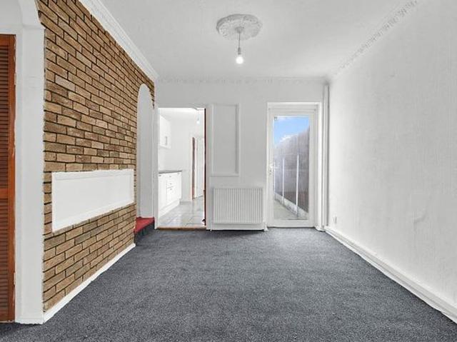 2 bedroom house in London