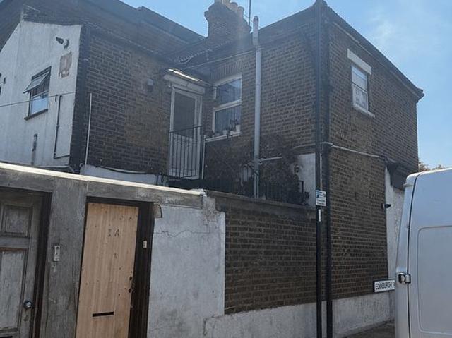 2 bedroom house in London
