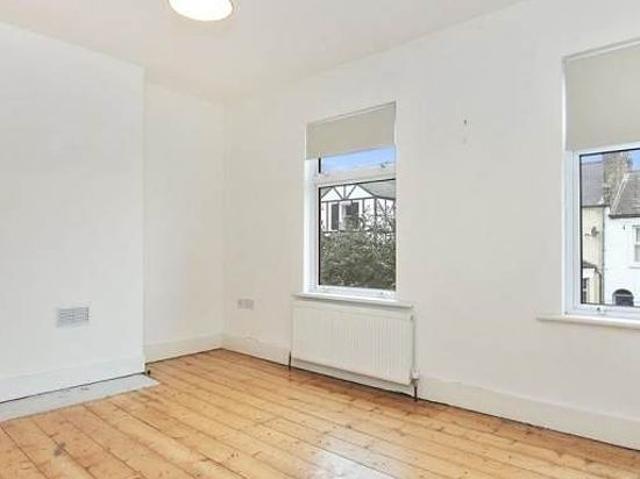 2 bedroom house in London