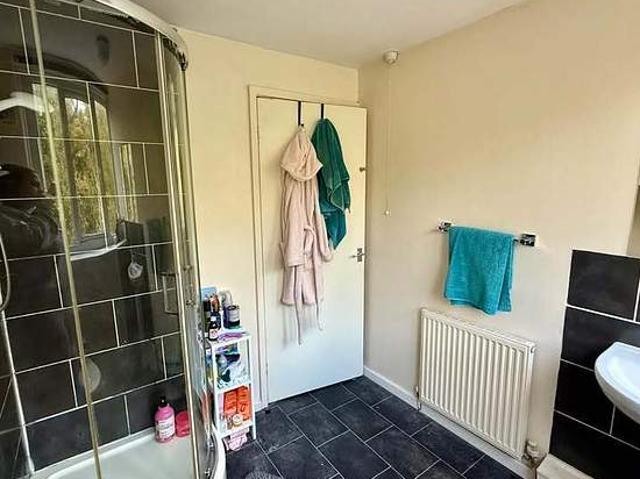 2 bedroom house in Leeds