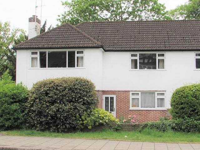 2 bedroom house in Pinner
