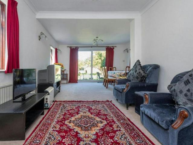 2 Bedroom House Ilford Ilford 102916821