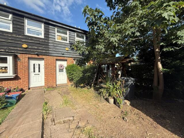2 Bedroom House Isleworth Greater London 101678439
