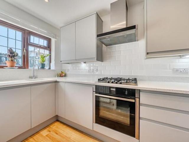 2 Bedroom House Odiham Hampshire LS100541271