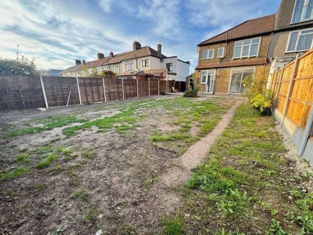 2 bedroom house of multiple occupation to rent