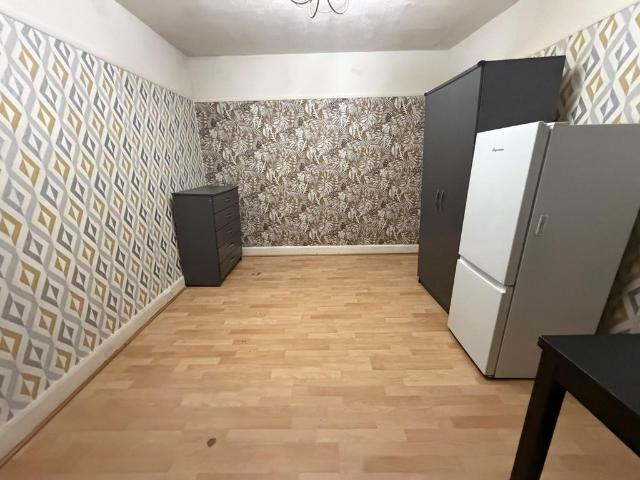 2 bedroom house of multiple occupation to rent
