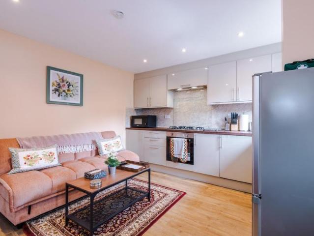 2 Bedroom House Oldham Oldham 103303285