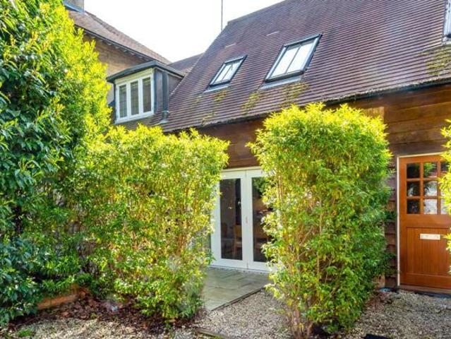 2 Bedroom House Oxford Oxfordshire 101351890
