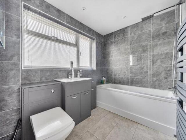 2 Bedroom House Oxfordshire Oxfordshire 100426023