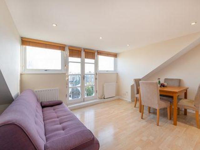2 Bedroom House London England 103123736