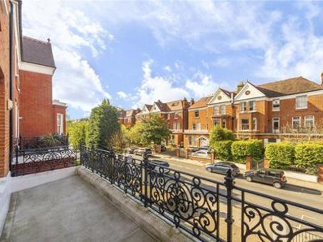 2 Bedroom House London England 96313653