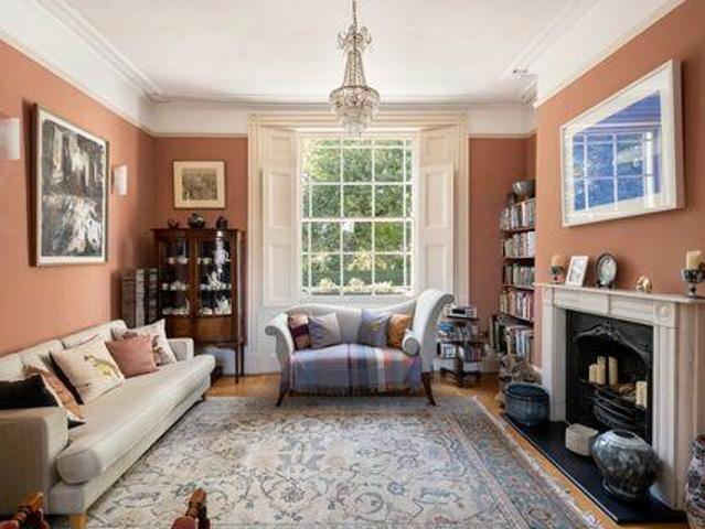 2 Bedroom House London England LS98475443