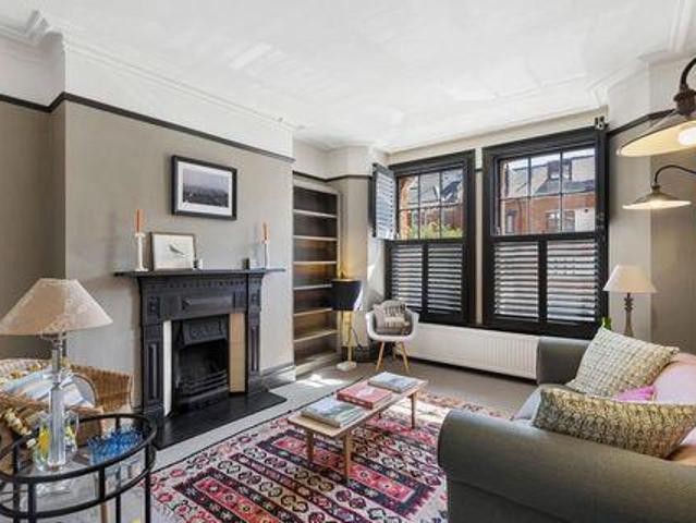 2 Bedroom House London England LS102151399