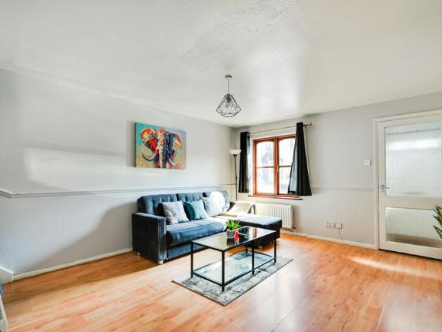 2 Bedroom House London London 100088040