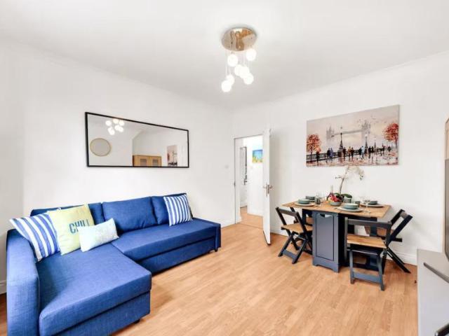 2 Bedroom House London London 100222415