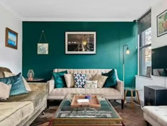 2 Bedroom House London London LS102630097