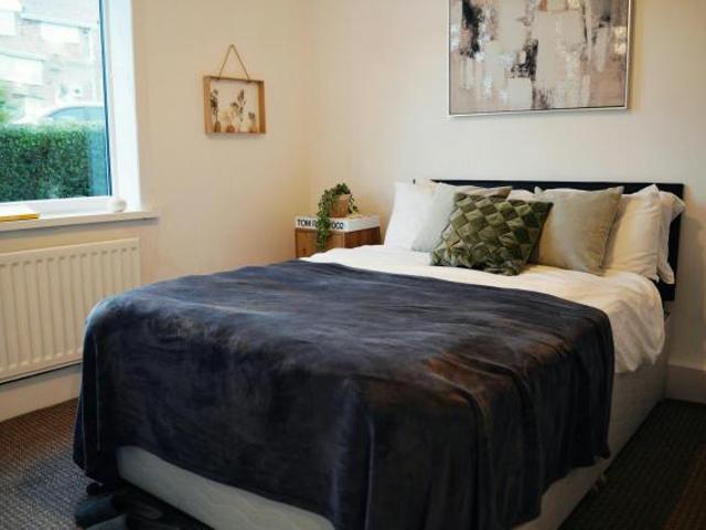 2 Bedroom House London London LS84053238