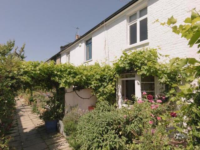 2 Bedroom House Londres Greater London 98930121