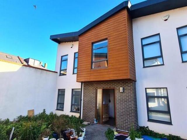 2 Bedroom House Londres Greater London LS101676024