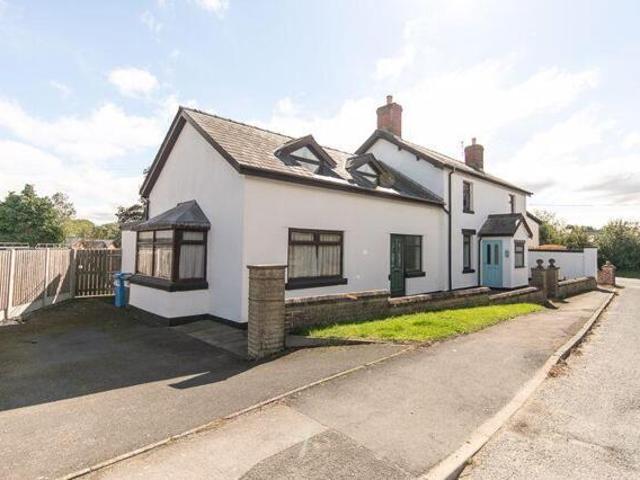 2 Bedroom House Lancs Lancashire 100953756