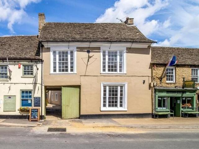 2 Bedroom House Lechlade Gloucestershire LS100733961