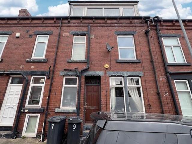 2 Bedroom House Leeds Leeds LS101677934