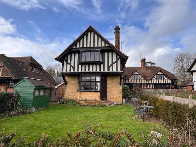 2 Bedroom House Leigh Greater Manchester LS99808882