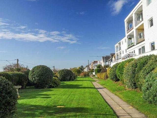 2 Bedroom House Leigh Southend on Sea 101931811