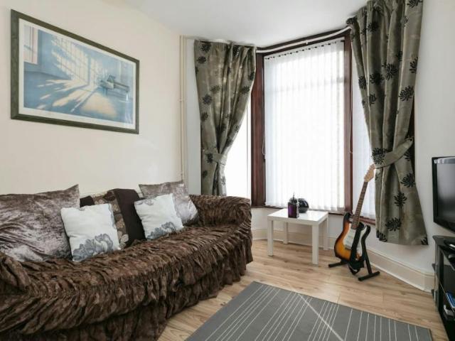 2 Bedroom House Liverpool Liverpool 100991381