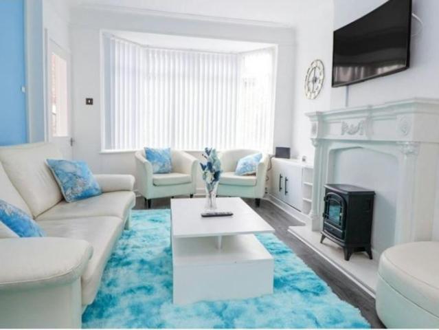 2 Bedroom House Liverpool Liverpool 102205648