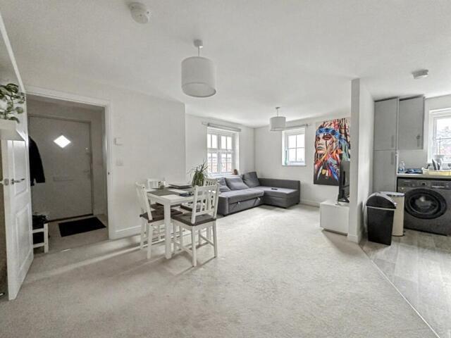 2 Bedroom House Liphook Hampshire 100096843