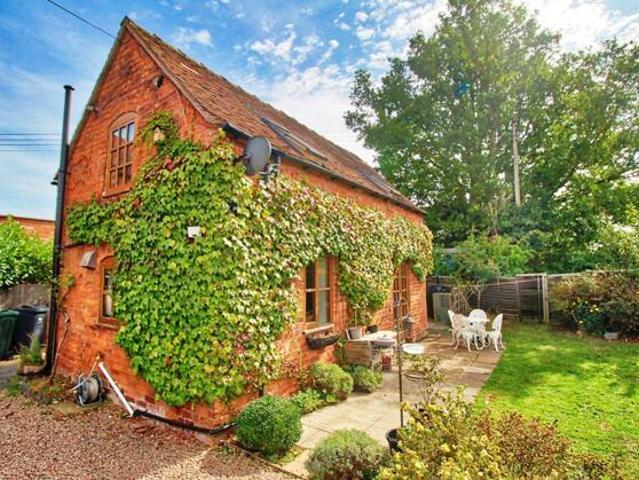 2 Bedroom House Malvern Herefordshire 100917656