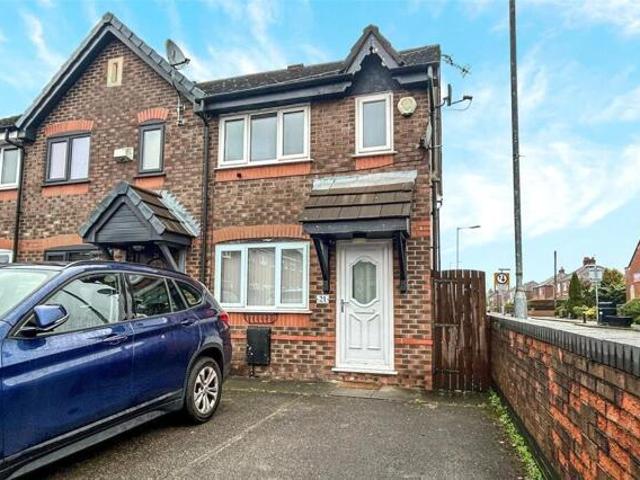 2 Bedroom House Manchester Oldham 98864821