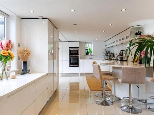 2 Bedroom House Marlow Buckinghamshire 99092479