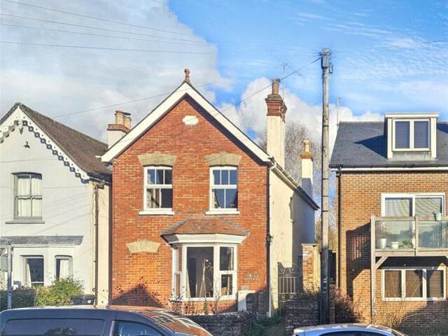 2 Bedroom House Midhurst West Sussex 100917642