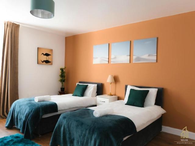 2 Bedroom House Minehead Minehead 100672109