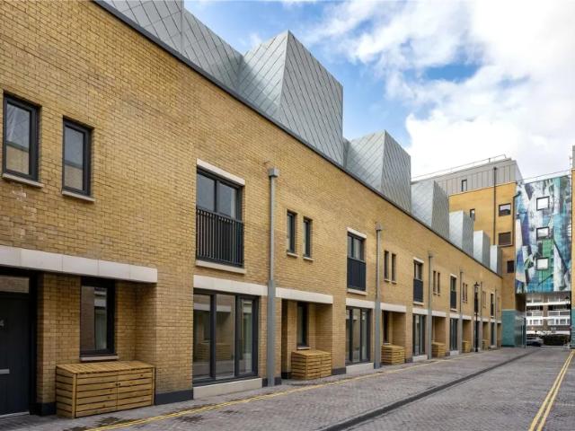 2 Bedroom House Notting Hill London 102596457