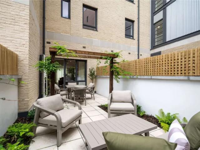 2 Bedroom House Notting Hill London LS102596455