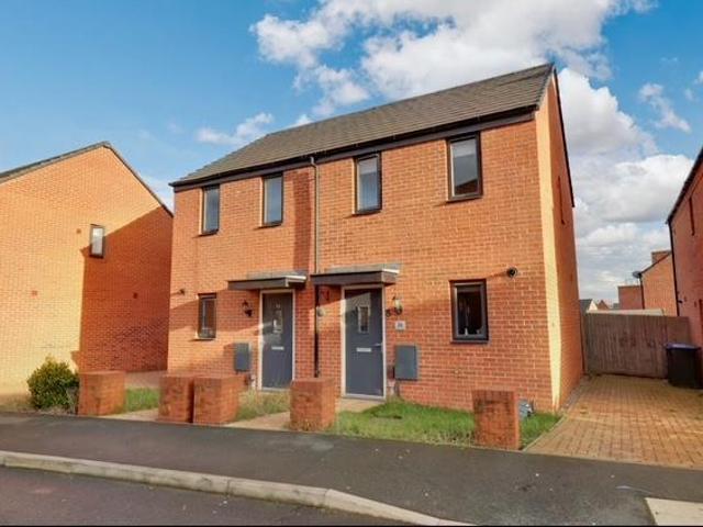 2 Bedroom House Northampton Northamptonshire 100398493