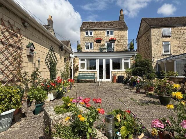 2 Bedroom House Nailsworth Gloucestershire 100398343