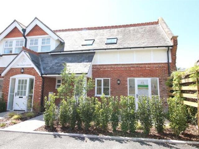 2 Bedroom House New Milton Hampshire 100855271